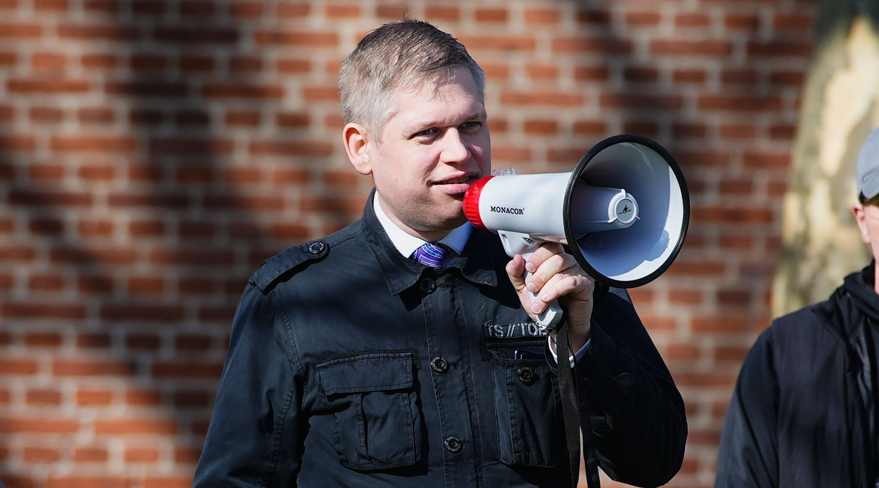 Intervju med Rasmus Paludan: ”45 procent av svenskarna är dumma i ...